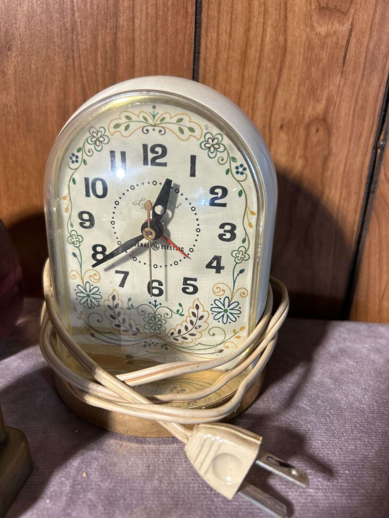 (8) miniature clocks/decorative clock items - Kaufman Realty & Auctions