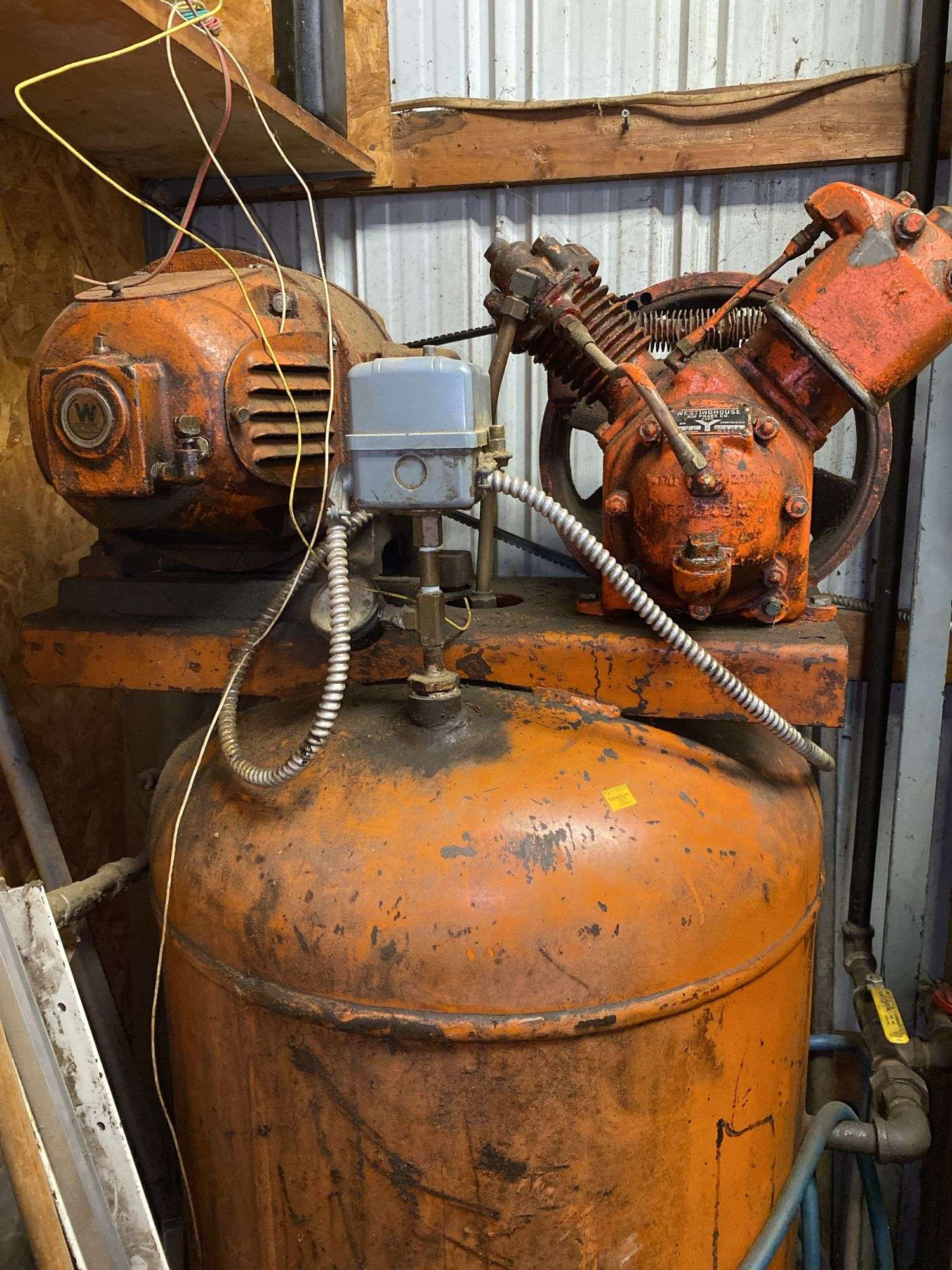 Westinghouse 2YC Air Compressor - Kaufman Realty & Auctions