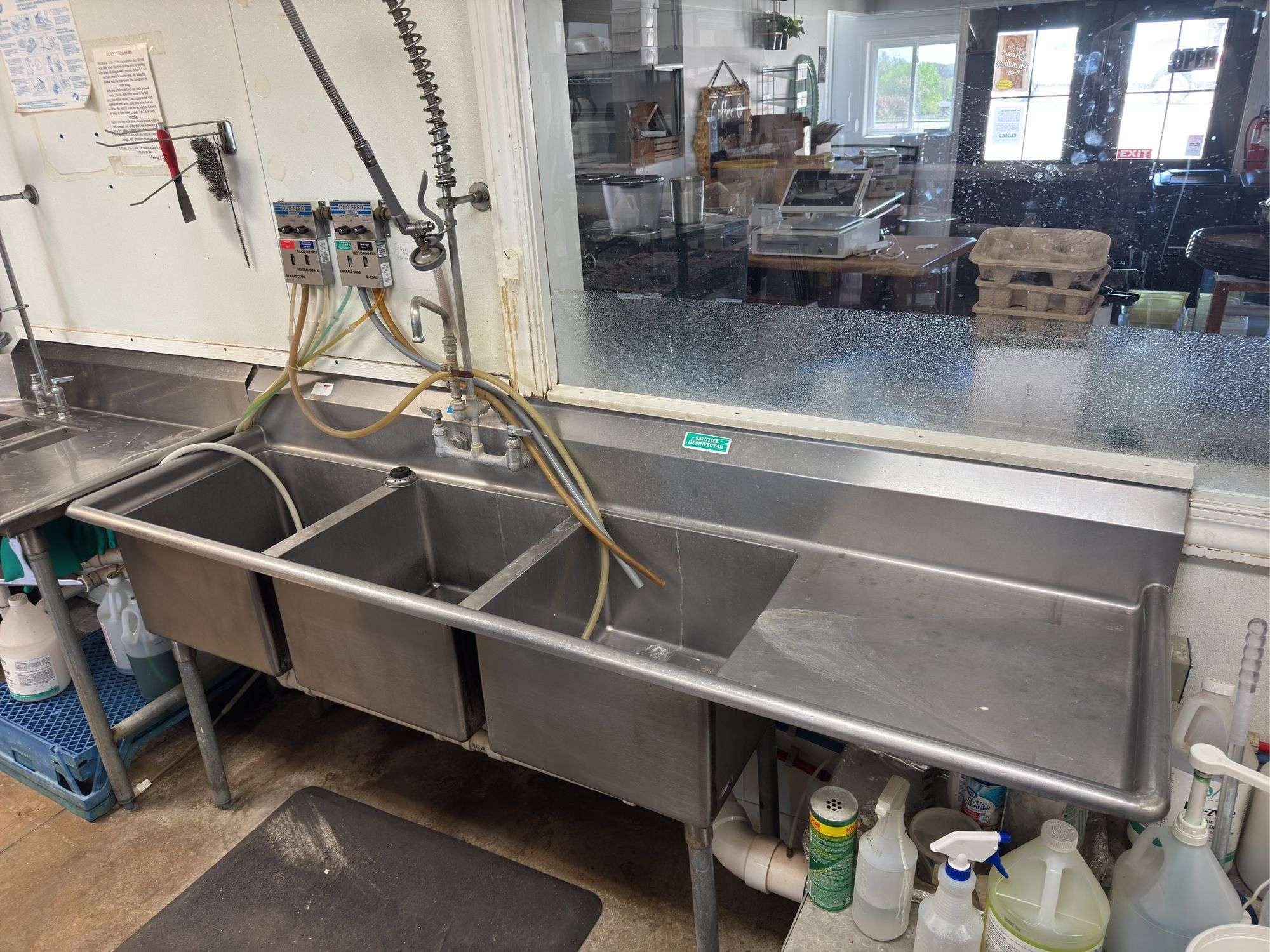 Hand Sprayer Dishwasher Station - Kaufman Realty & Auctions