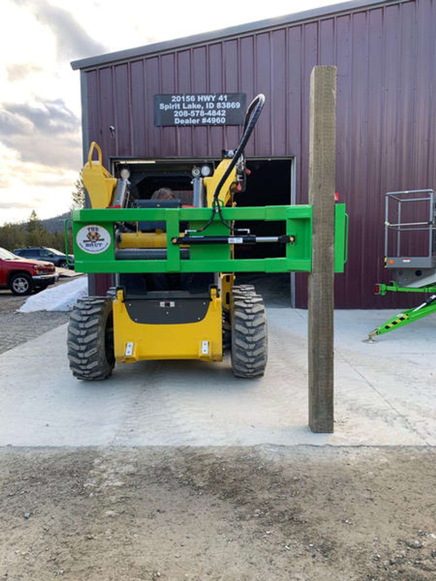 THE BRUT POST GRABBER NEW!! - Kaufman Realty & Auctions