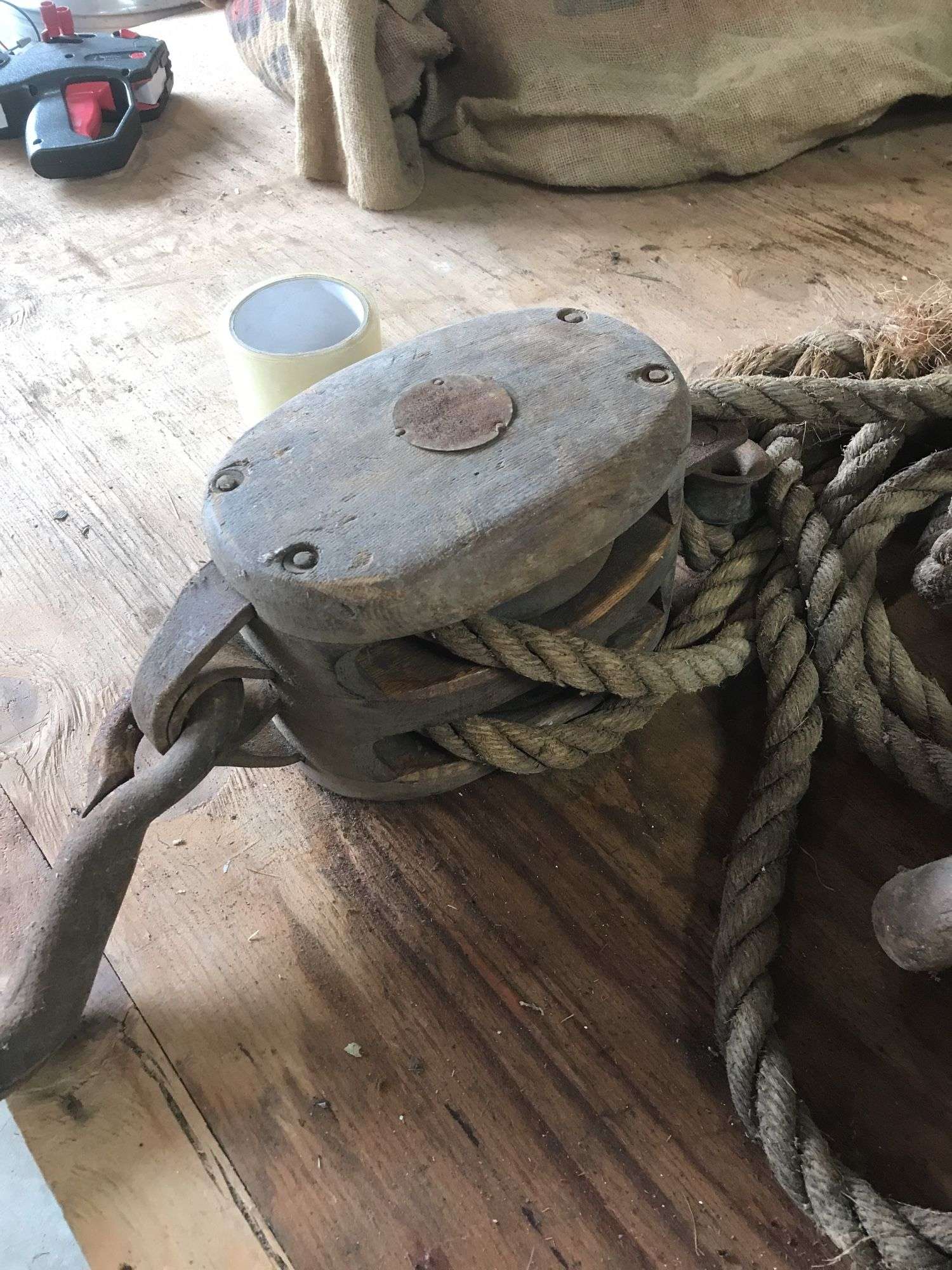 Antique large wooden pulleys and rope - Kaufman Realty & Auctions