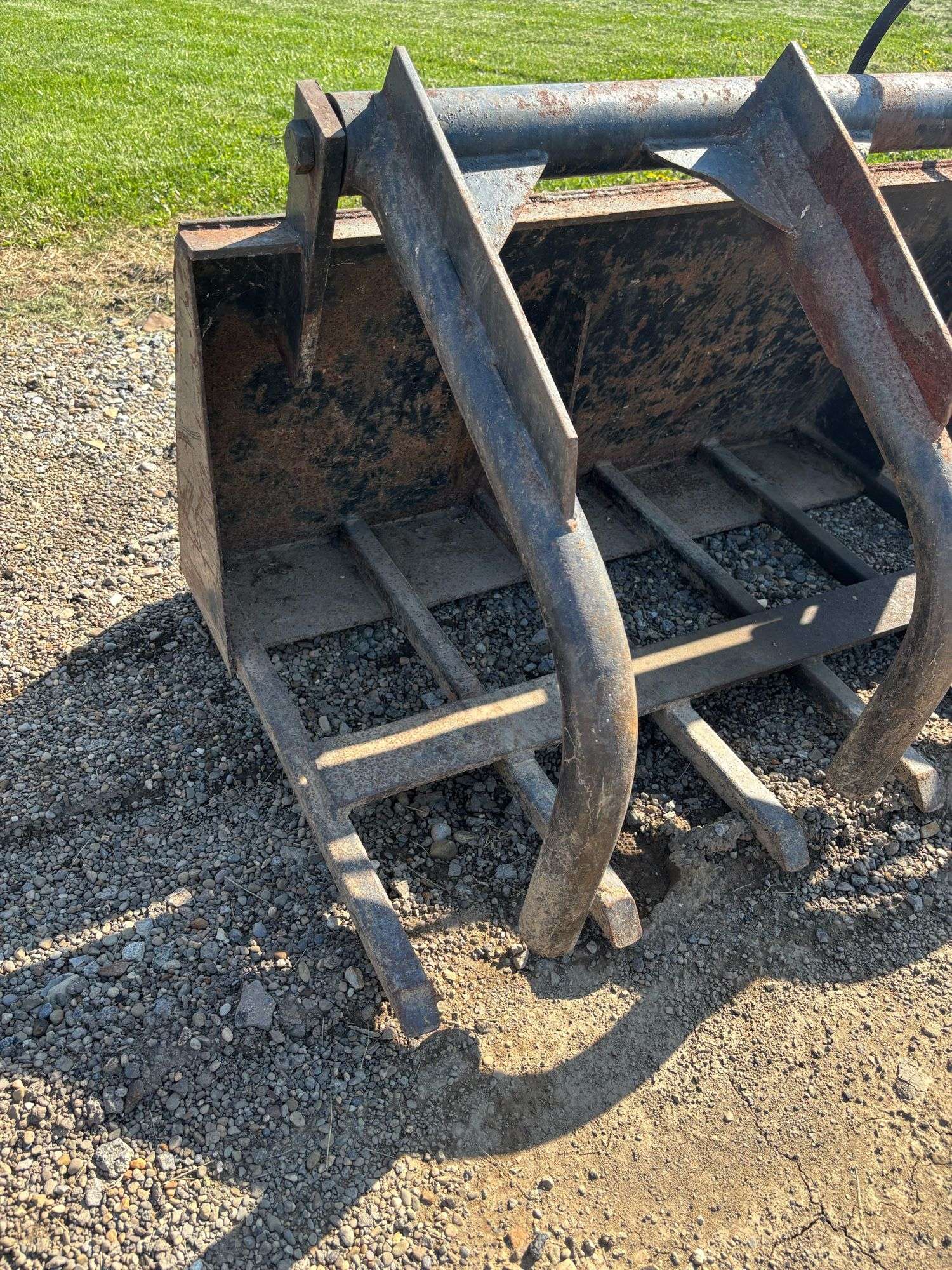 Universal Skid Loader 65” Grapple Rake - Kaufman Realty & Auctions