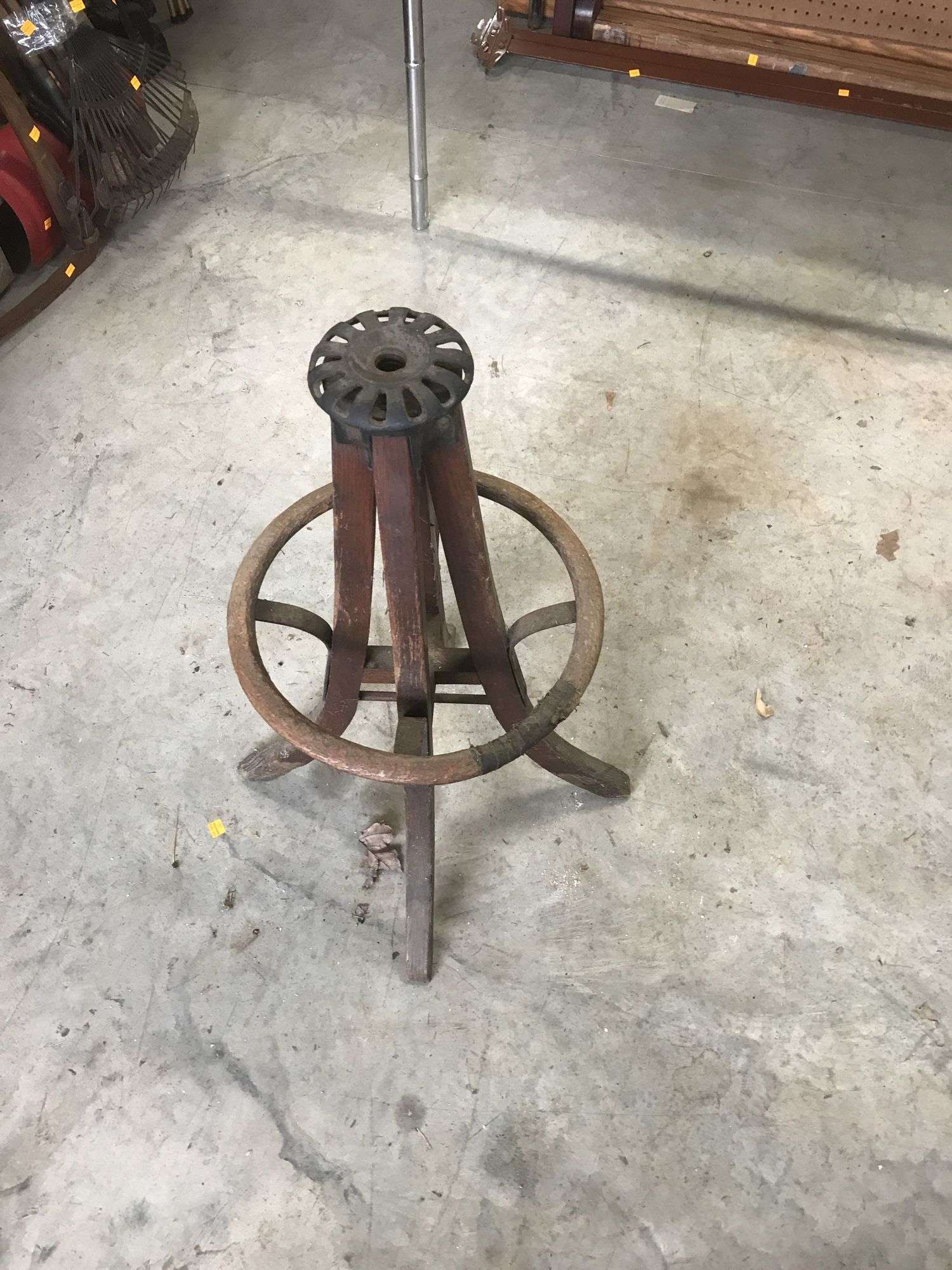 Antique stand base Oak - Kaufman Realty & Auctions