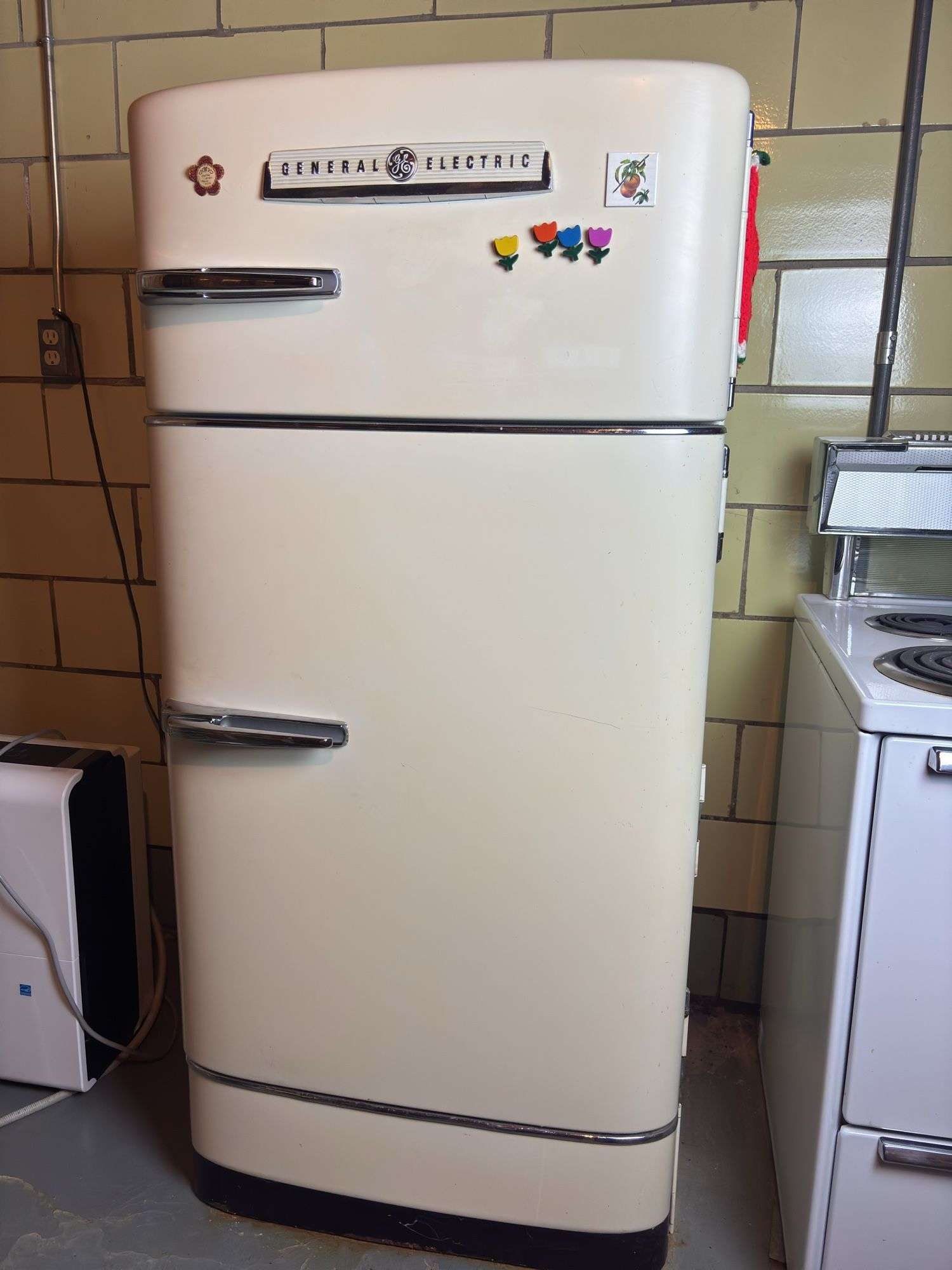 General Electric Refrigerator-Good Condition - Kaufman Realty & Auctions
