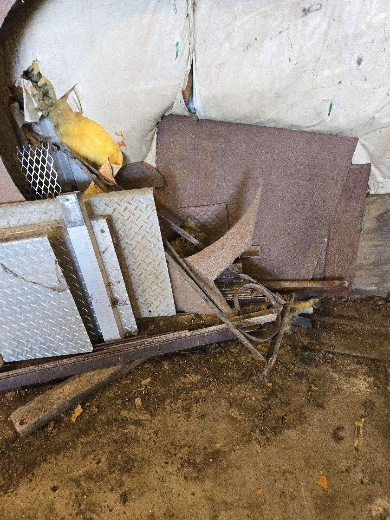 Metal scrap pieces - Kaufman Realty & Auctions