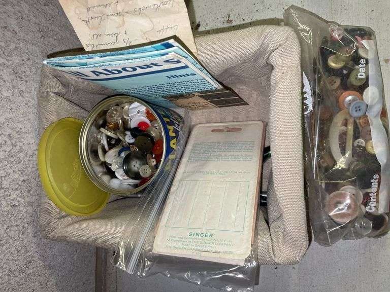 VINTAGE BUTTONS - Kaufman Realty & Auctions