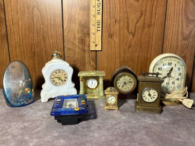 (8) miniature clocks/decorative clock items - Kaufman Realty & Auctions