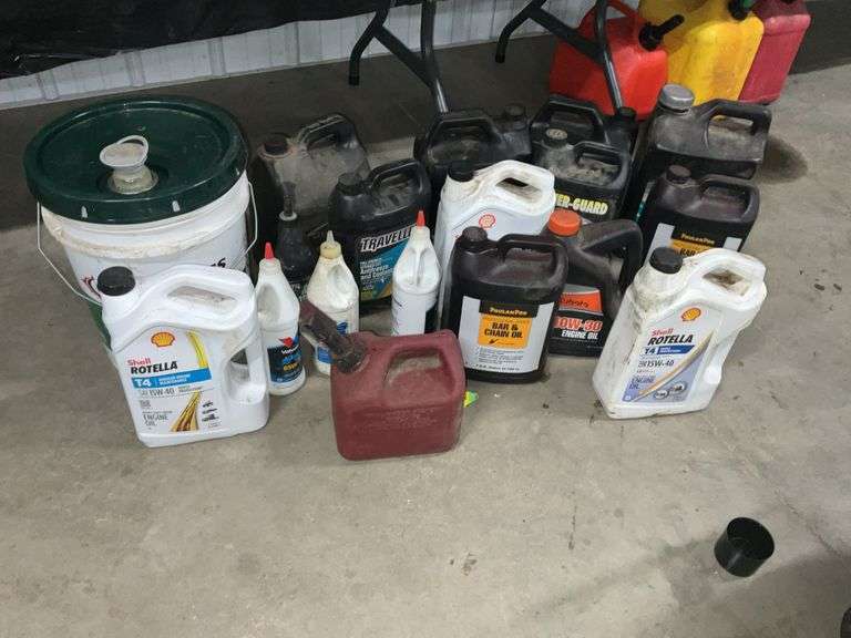Large lot of oils, engine, oil, barn, chain oil - Kaufman Realty & Auctions