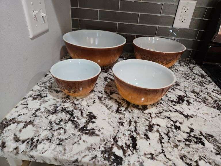 Vintage 4pc Pyrex bowl set - Kaufman Realty & Auctions