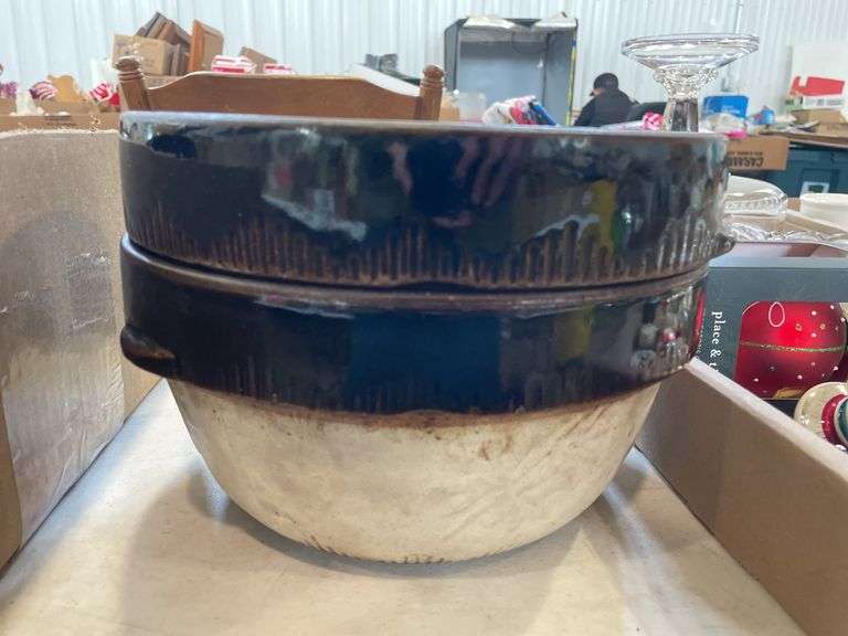 COOK RITE POTS - some damage & PLANTER - Kaufman Realty & Auctions