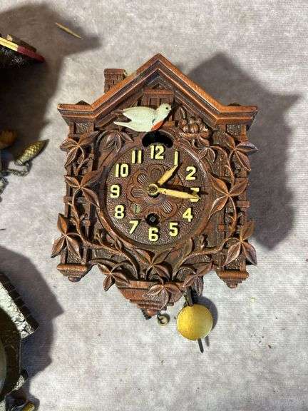 (9) mini cuckoo clocks including Keebler, Lux & others - Kaufman Realty ...