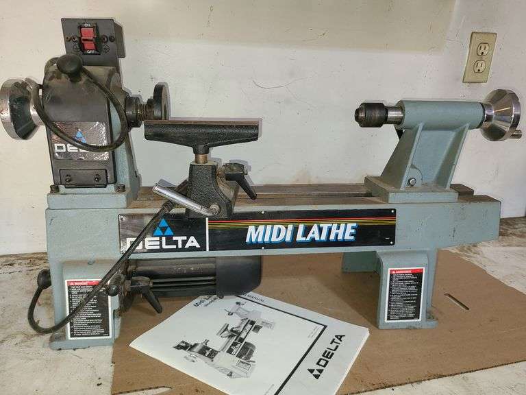 Delta Midi Lathe, with Manual - Kaufman Realty & Auctions