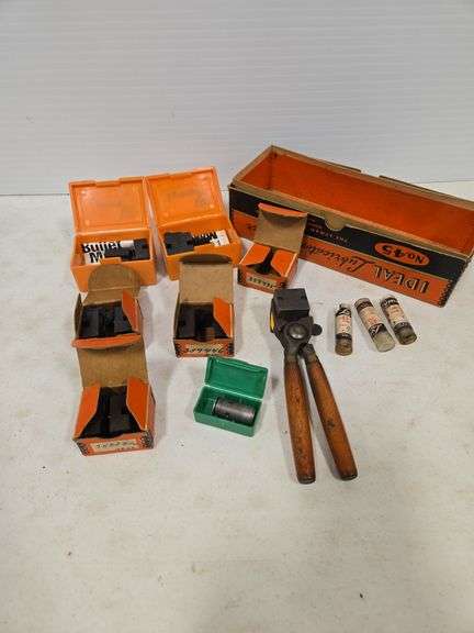 Box of Lyman Pistol & Rifle Molds - Kaufman Realty & Auctions