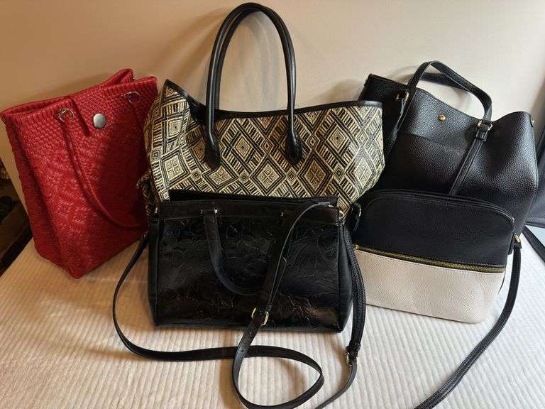 PURSES AND HANDBAGS - Kaufman Realty & Auctions
