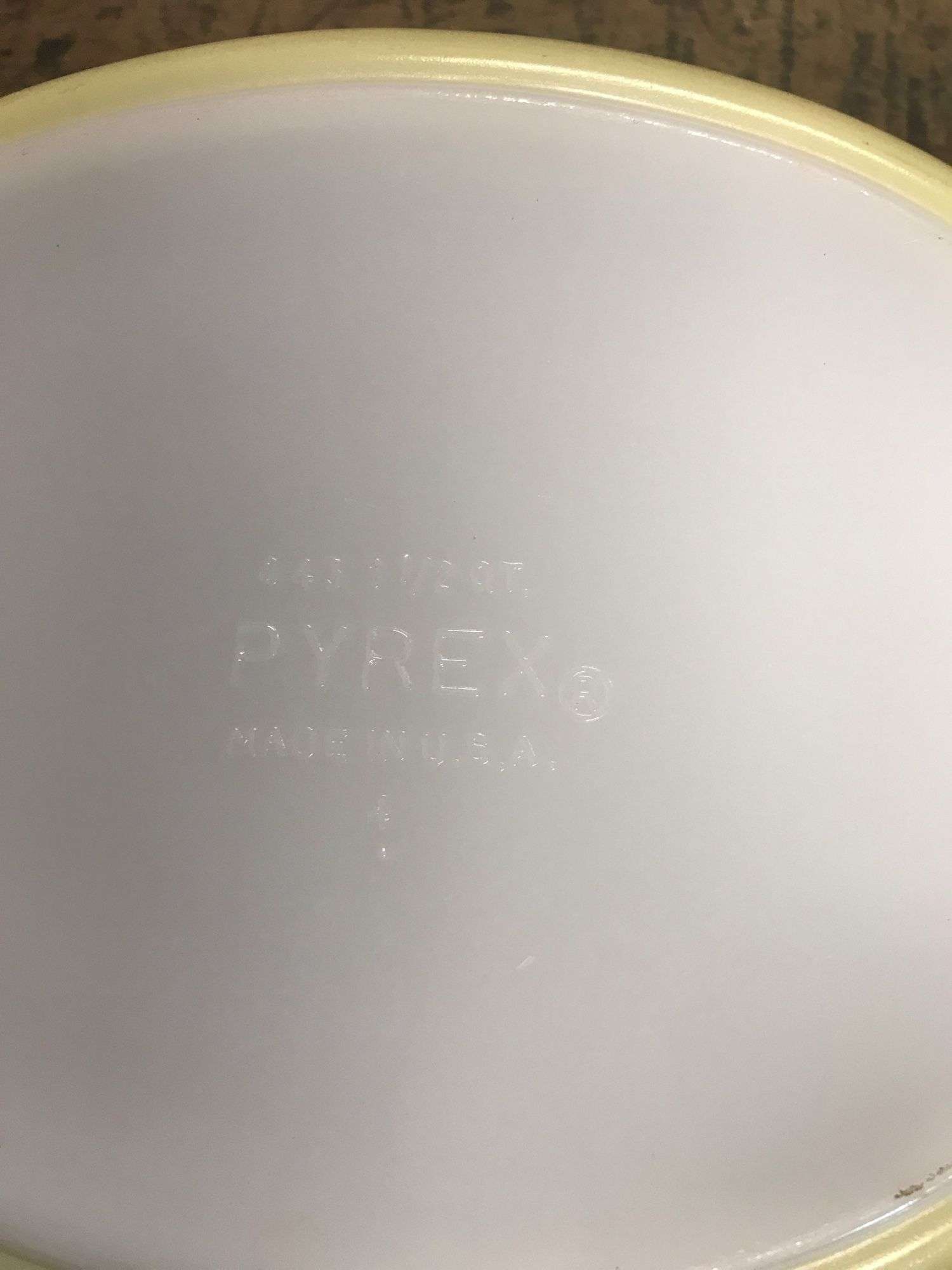 Vintage Pyrex dish with lid - Kaufman Realty & Auctions