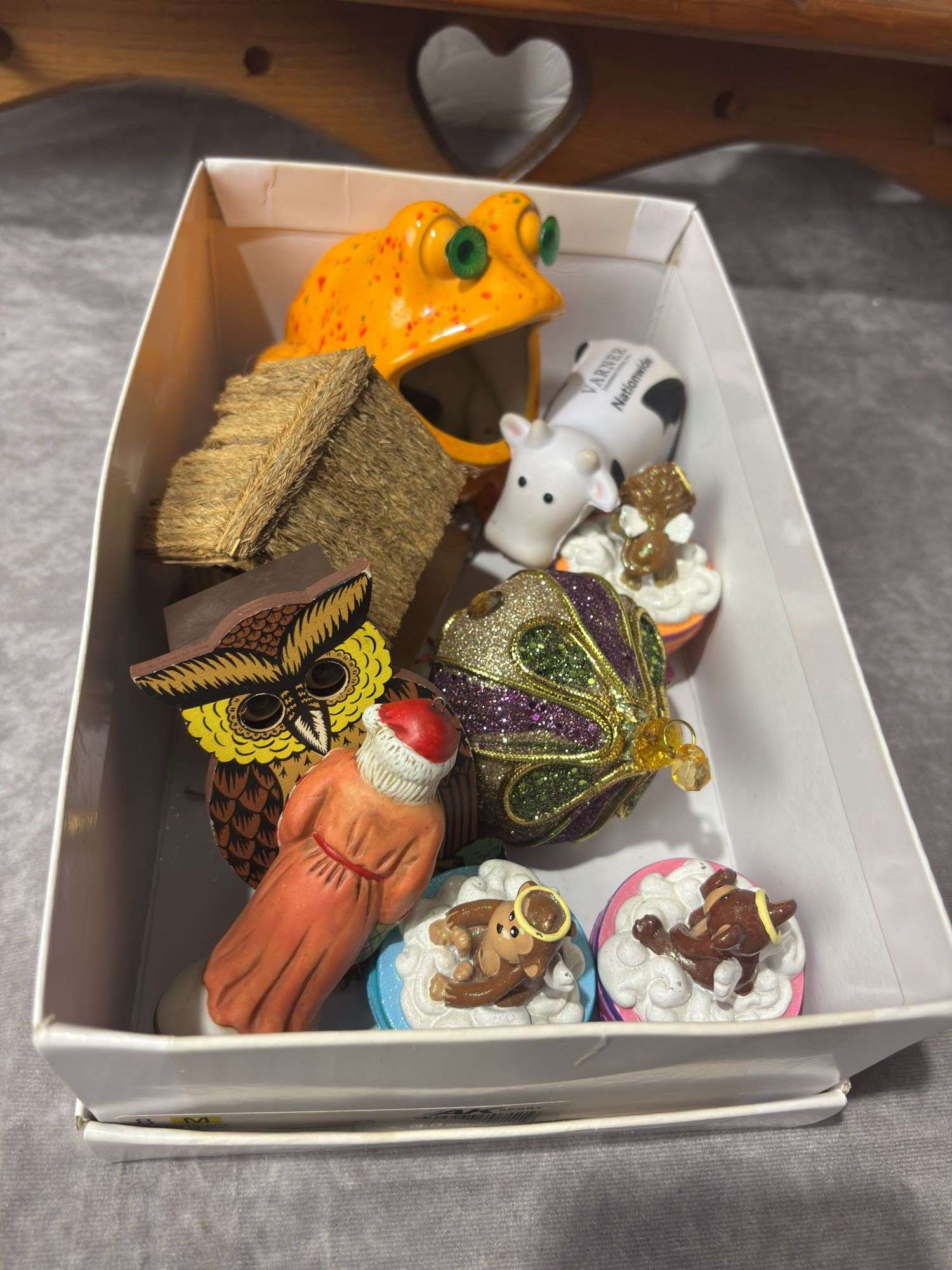 Shadow Box , Figurines - Kaufman Realty & Auctions