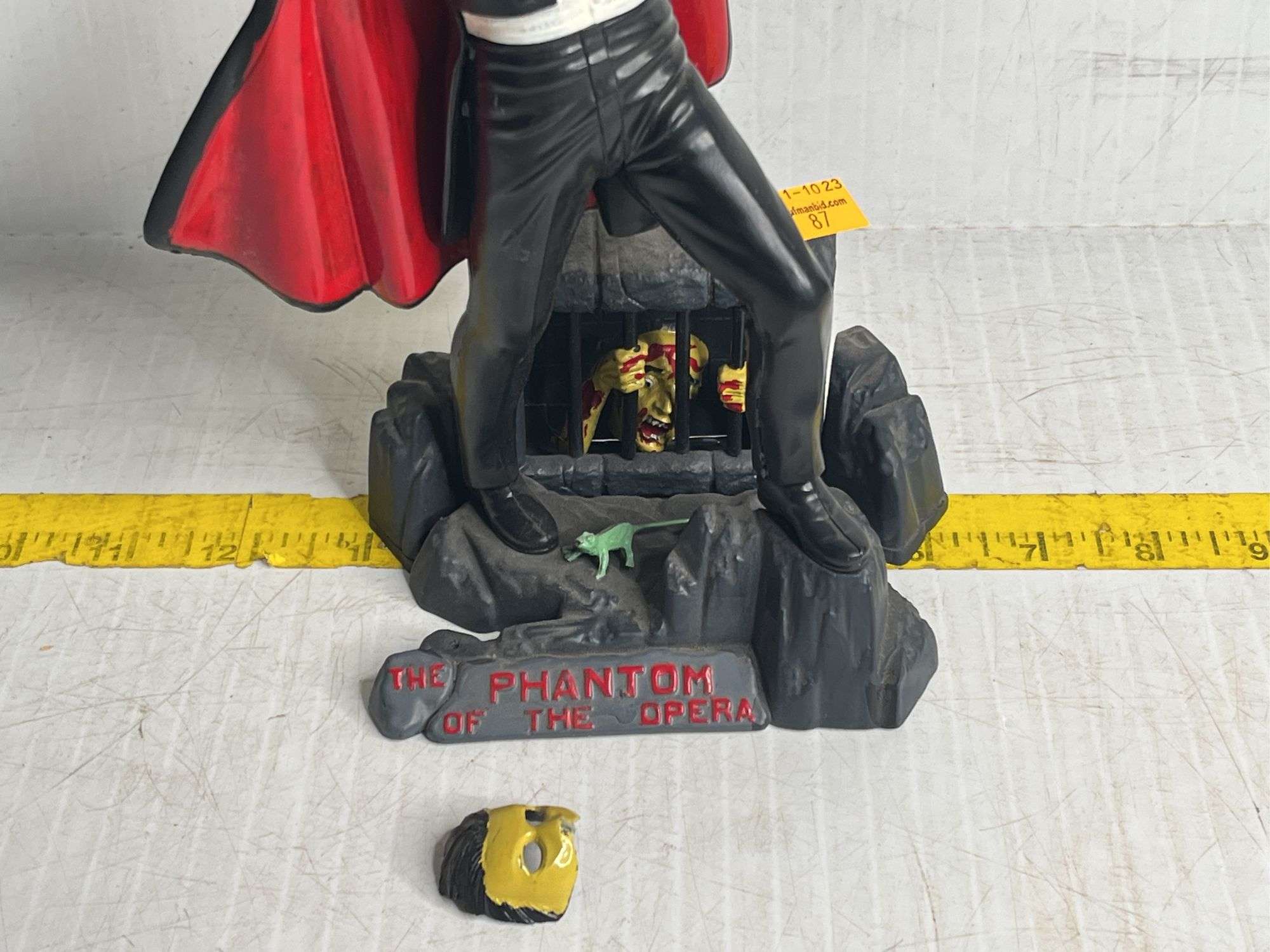 1963 Aurora Model Kit - Kaufman Realty & Auctions