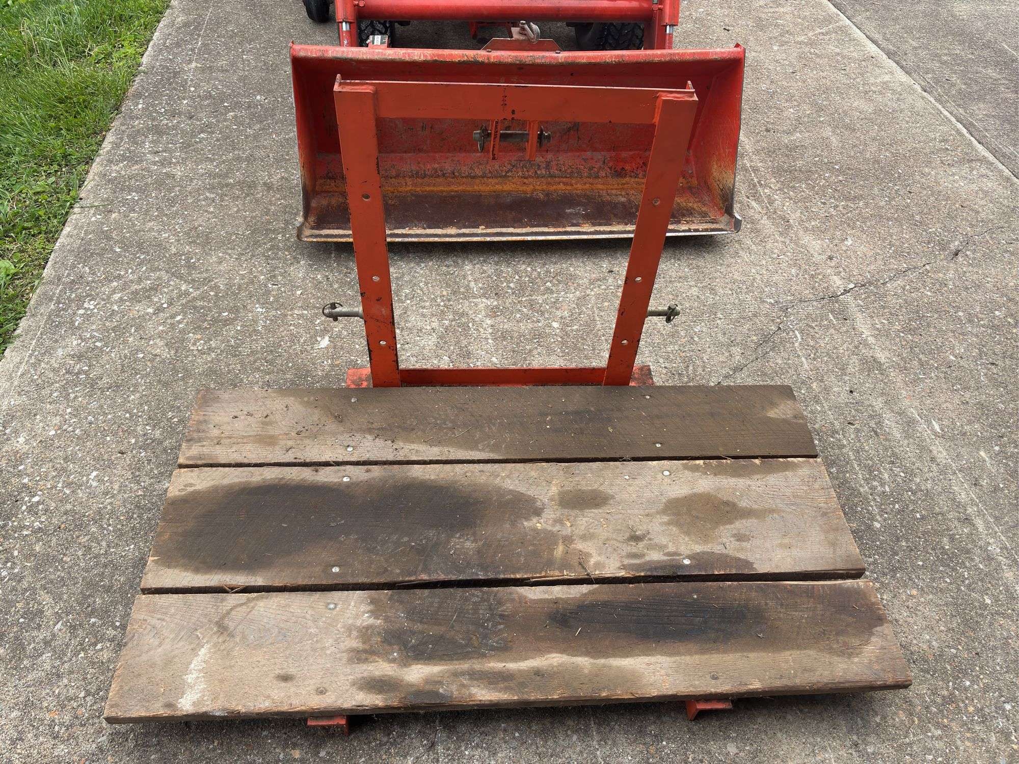 Orange 3pt Tractor Platform - Kaufman Realty & Auctions