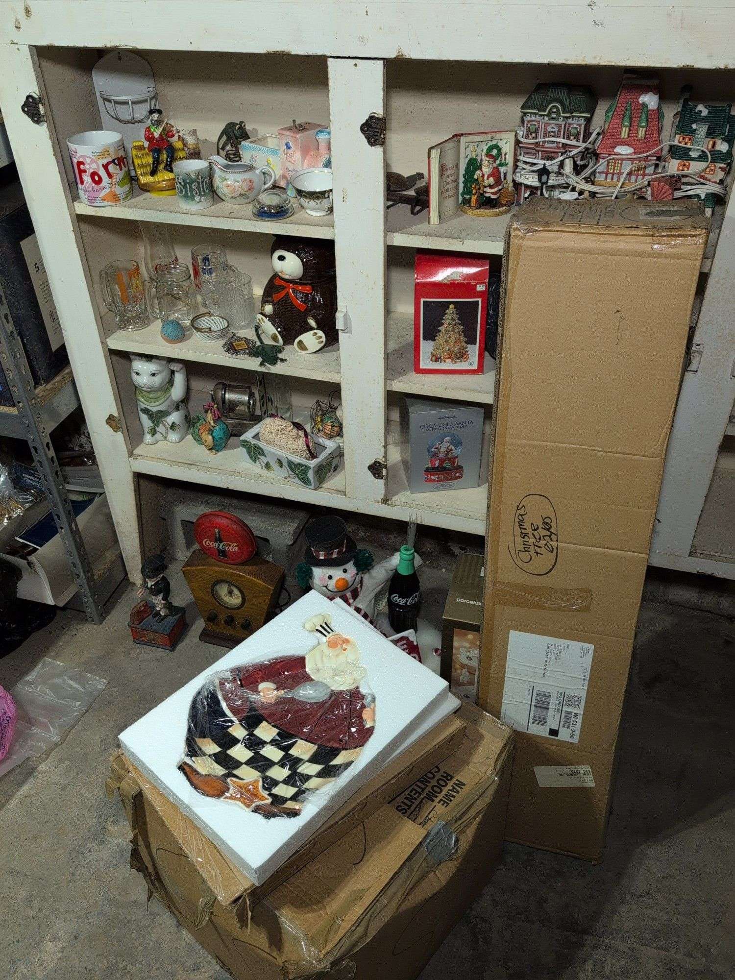 Christmas and other household decor - Christmas tree, figures, displays ...