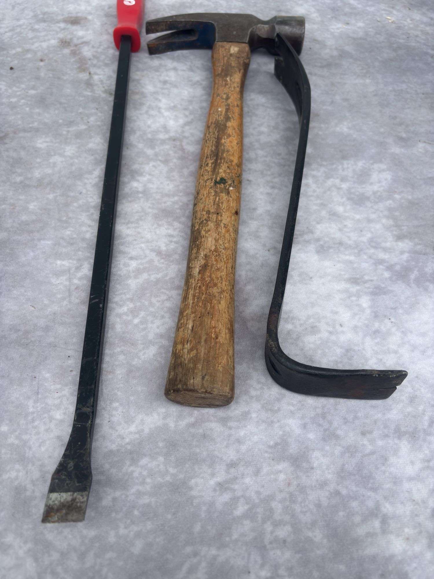 Hammer ,2 Pry Bars - Kaufman Realty & Auctions
