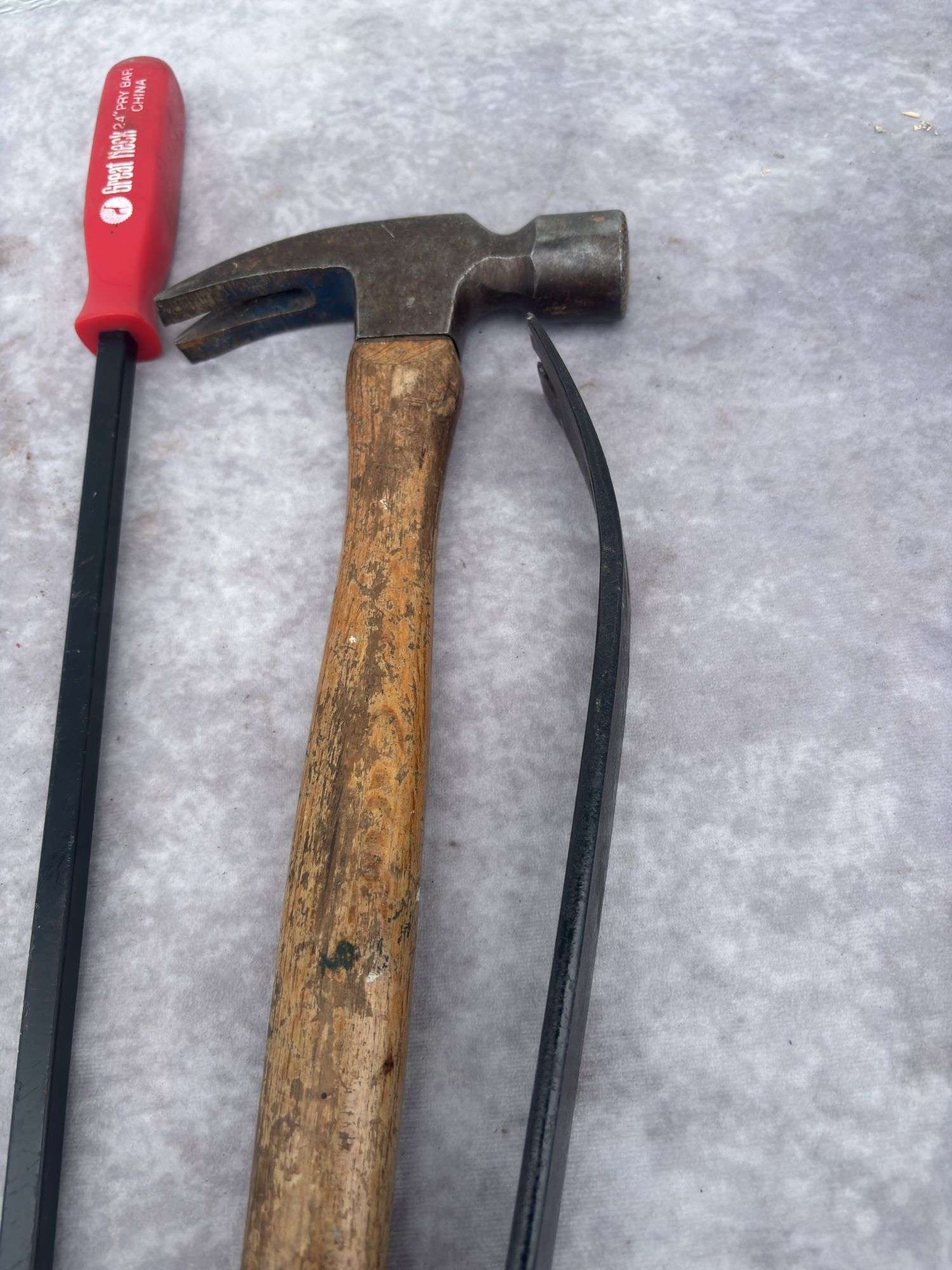 Hammer ,2 Pry Bars - Kaufman Realty & Auctions