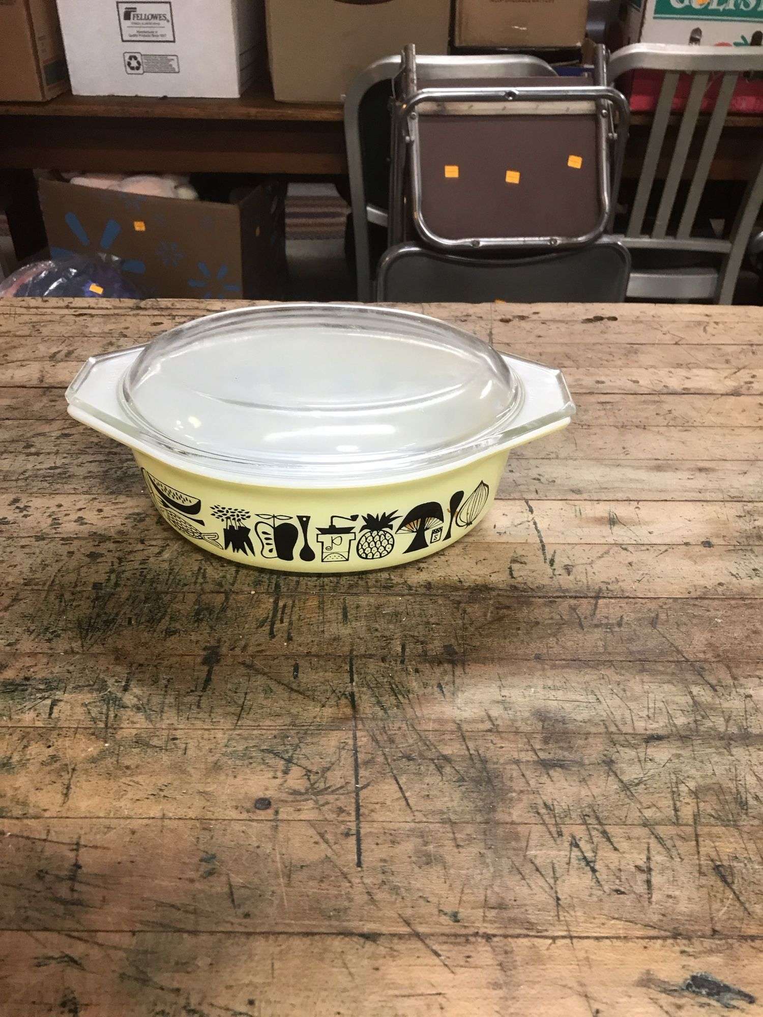Vintage Pyrex dish with lid - Kaufman Realty & Auctions