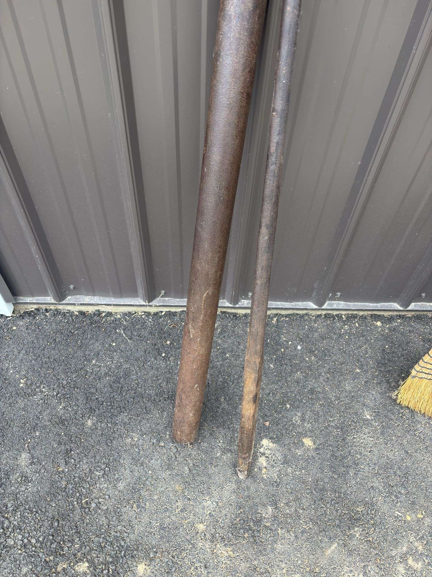 Post Pounder , Spud Bar - Kaufman Realty & Auctions