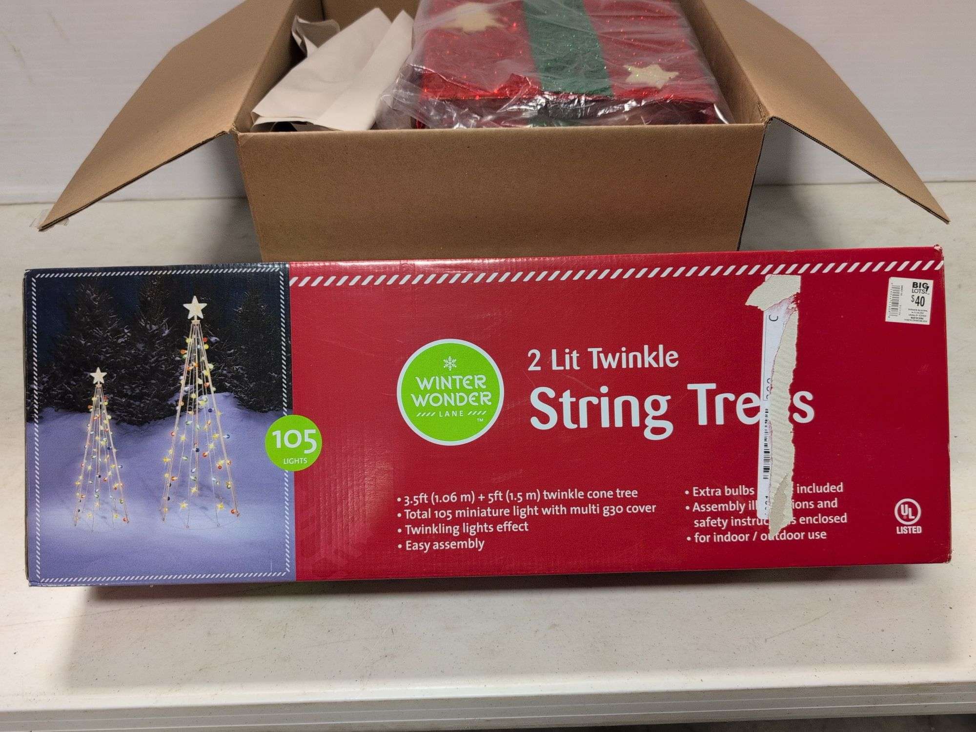 Christmas twinkling string trees and decorative presents - new in box ...