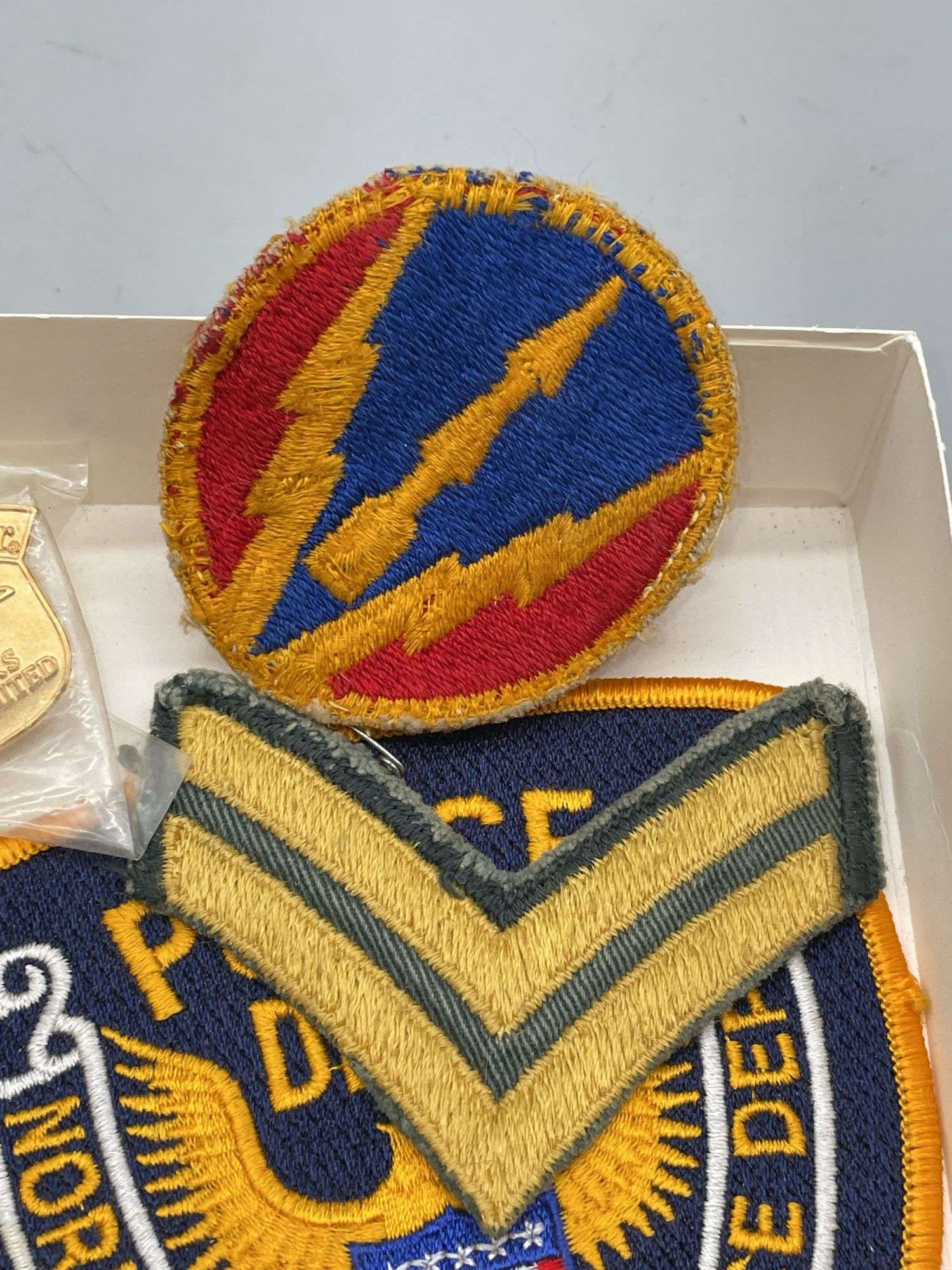 POLICE DEPT. PATCH, PINS & more - Kaufman Realty & Auctions
