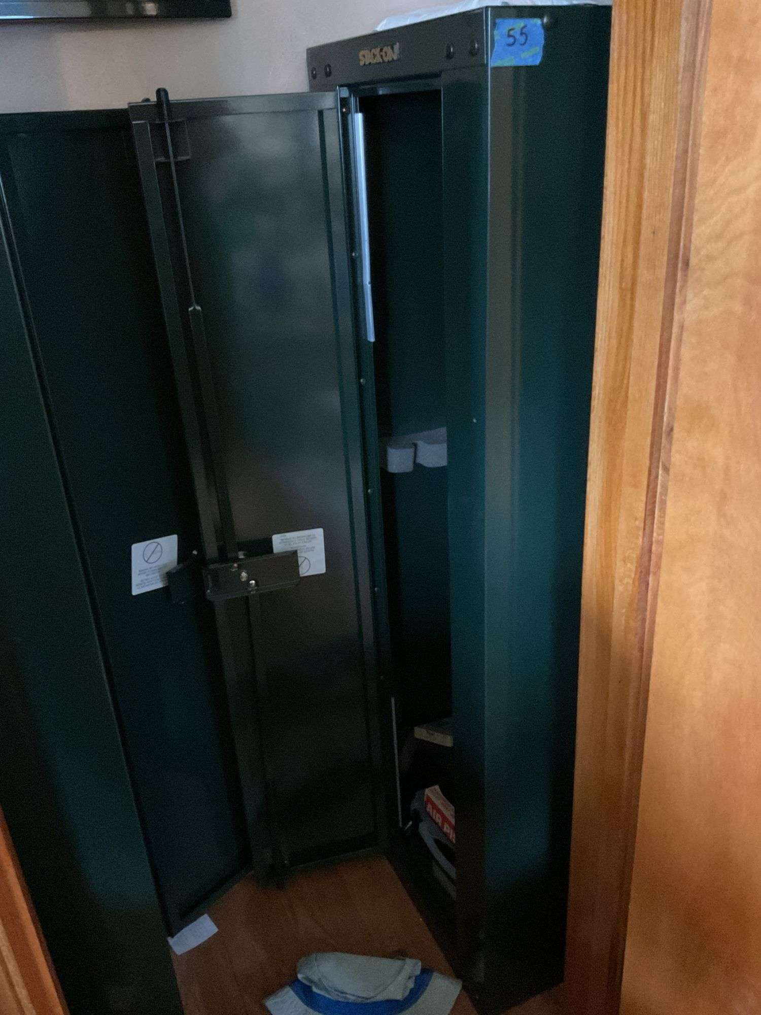 STACK-ON UPRIGHT GUN SAFE - Kaufman Realty & Auctions