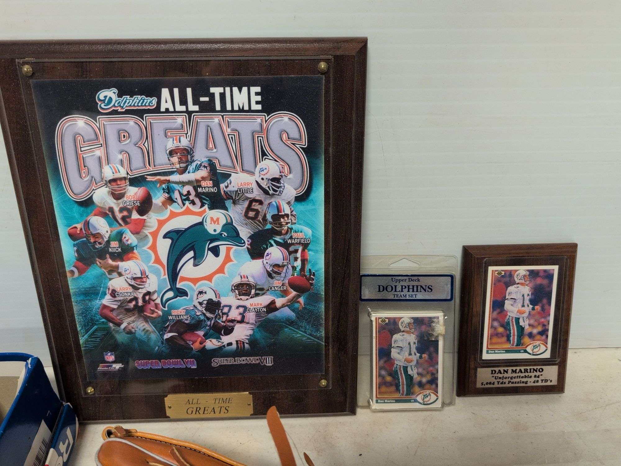 Sports lot - Beckett magazine, sports locker card case with baseball ...