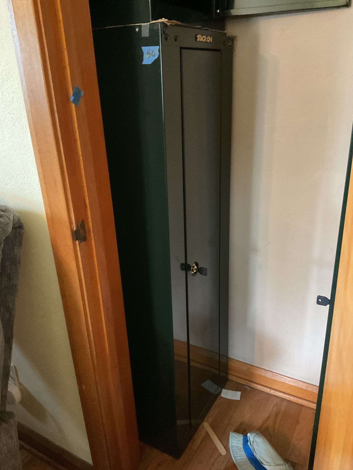 STACK-ON UPRIGHT GUN SAFE - Kaufman Realty & Auctions