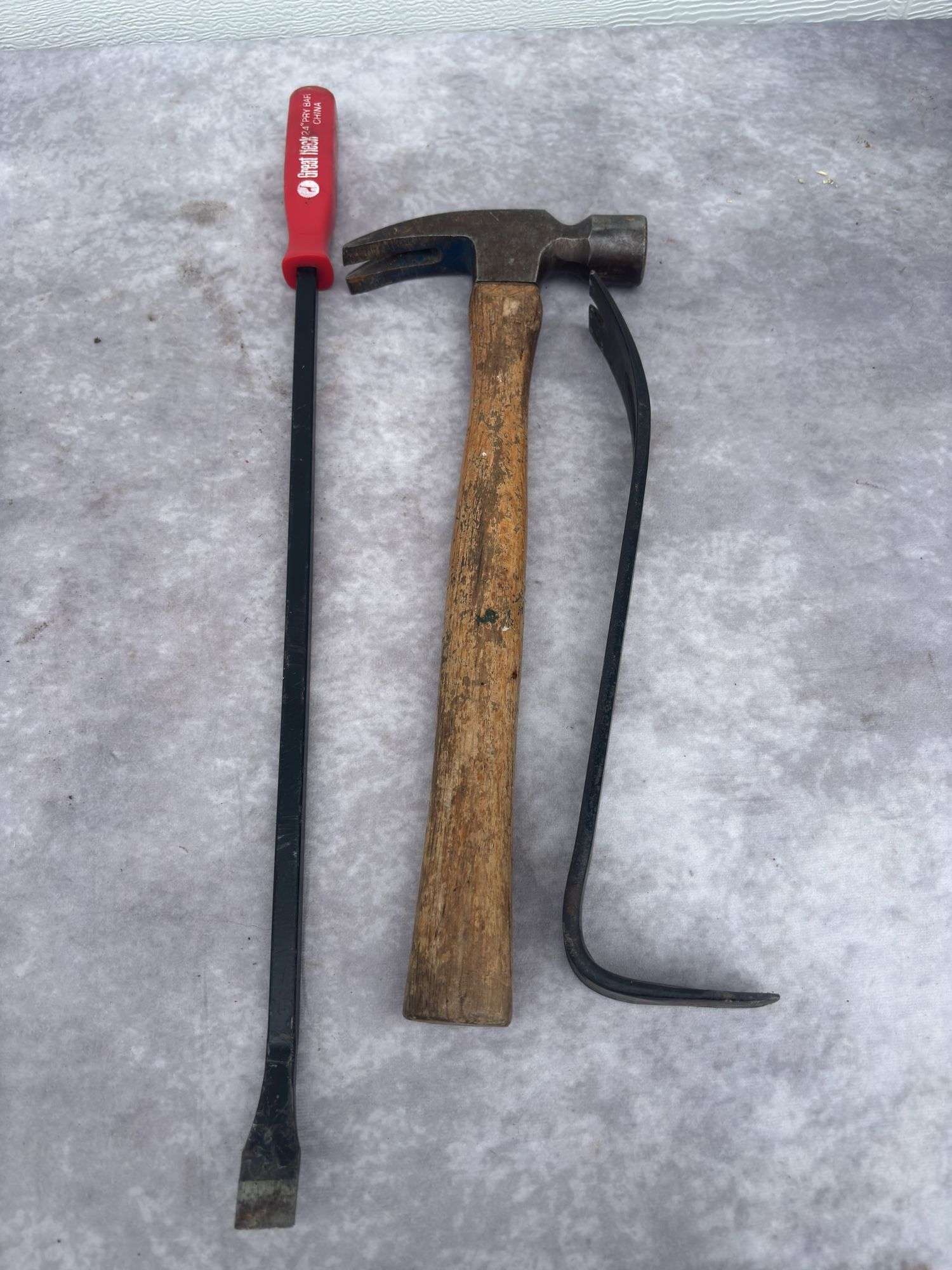 Hammer ,2 Pry Bars - Kaufman Realty & Auctions