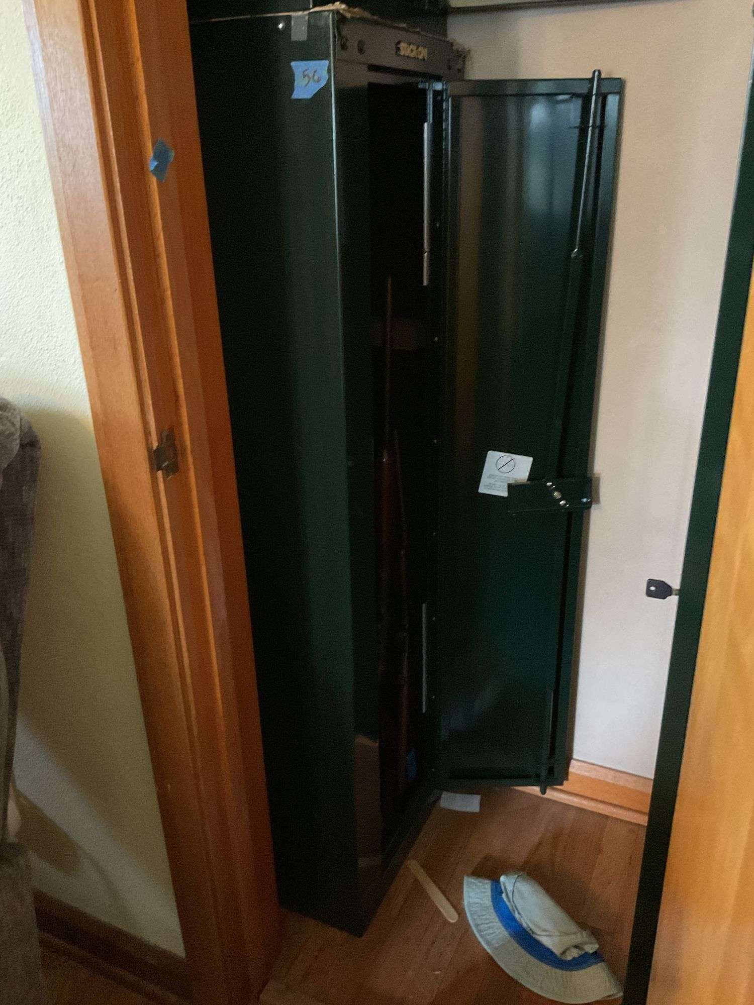 STACK-ON UPRIGHT GUN SAFE - Kaufman Realty & Auctions