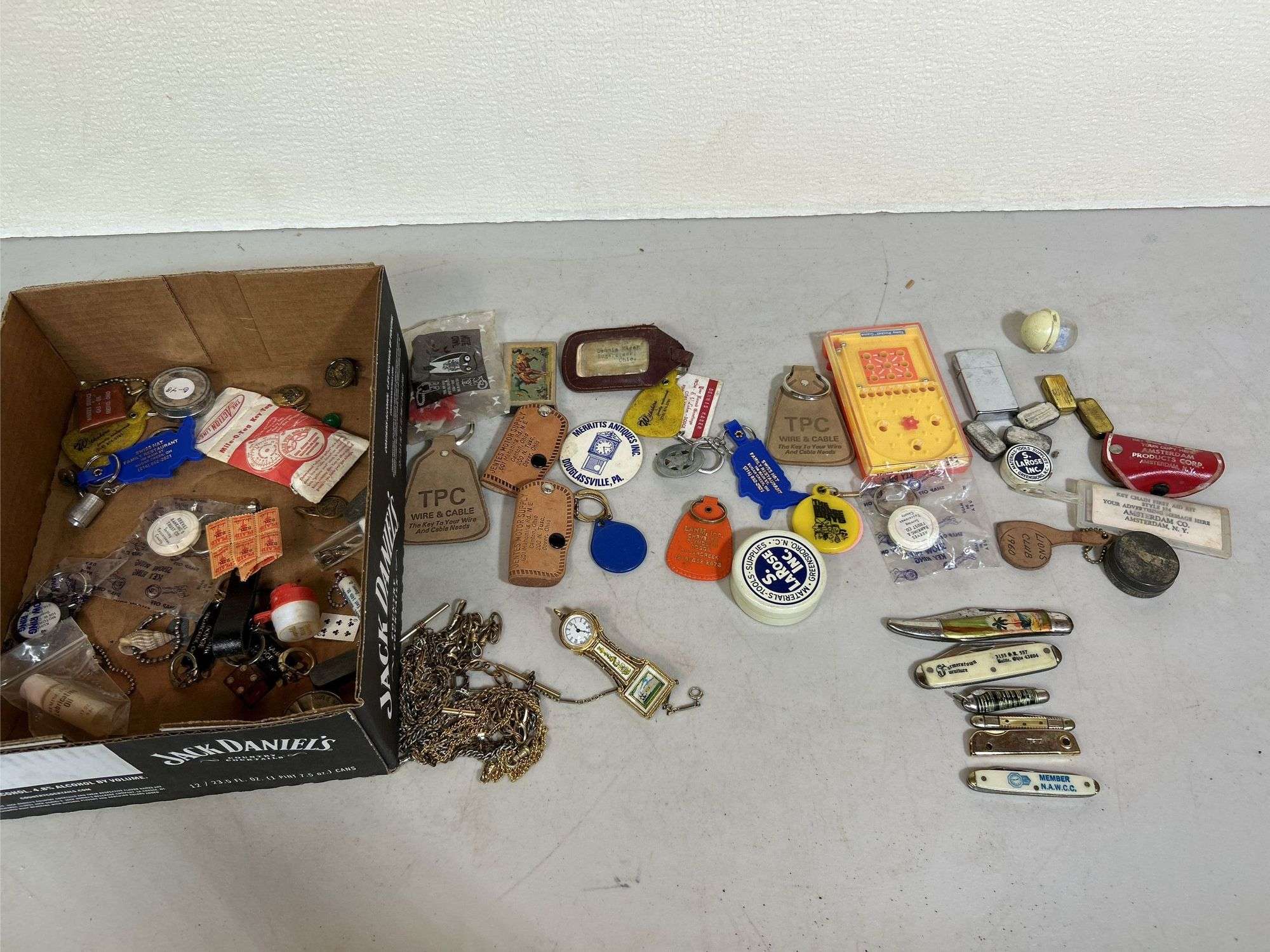 Lot of mostly local advertising pins, knives and badges - Kaufman ...