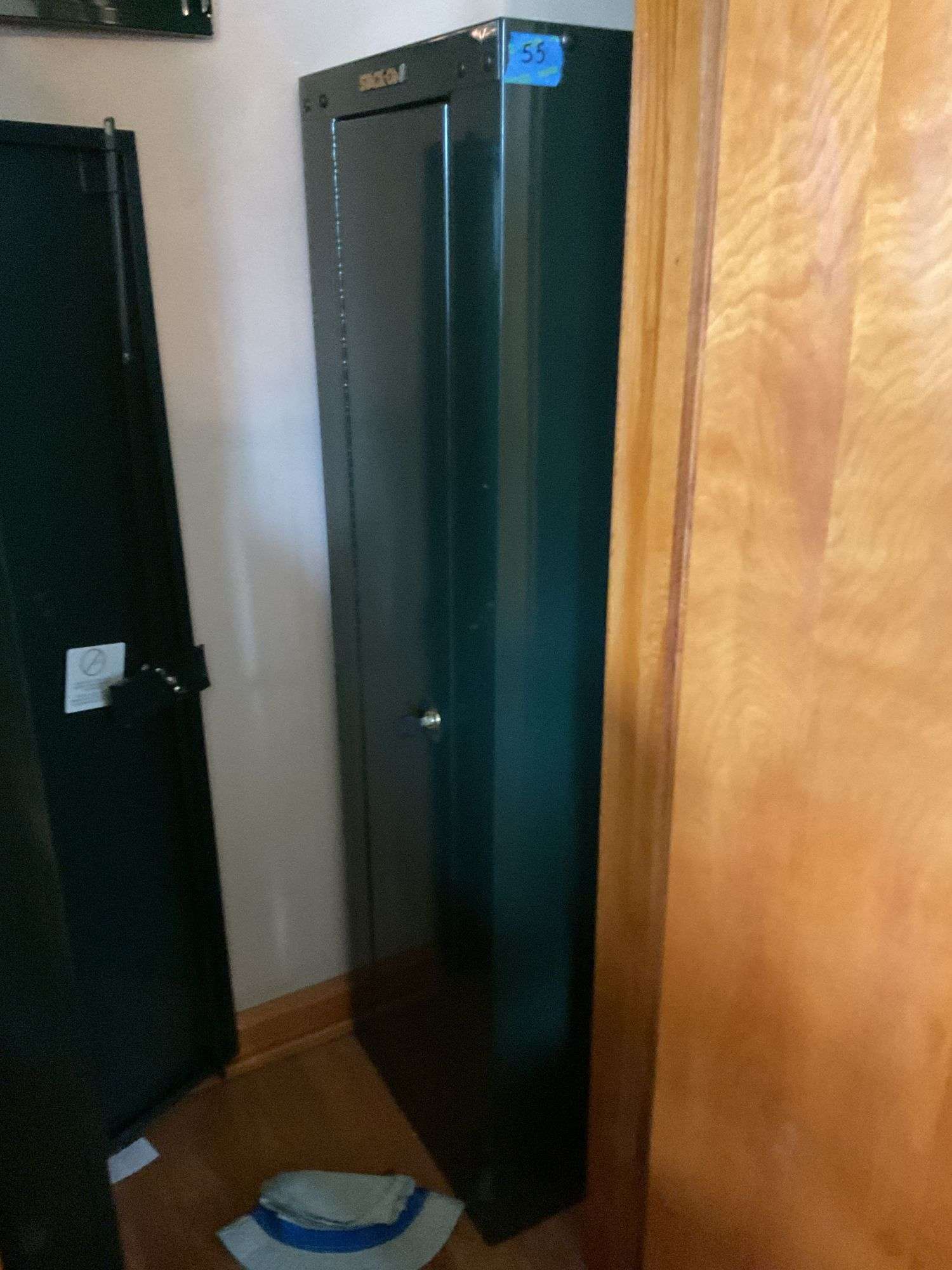 STACK-ON UPRIGHT GUN SAFE - Kaufman Realty & Auctions