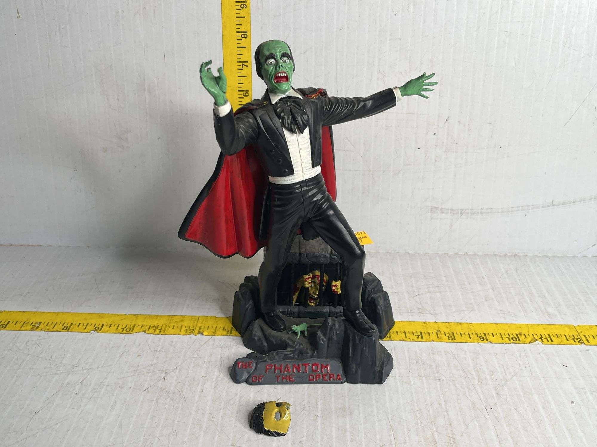 1963 Aurora Model Kit - Kaufman Realty & Auctions