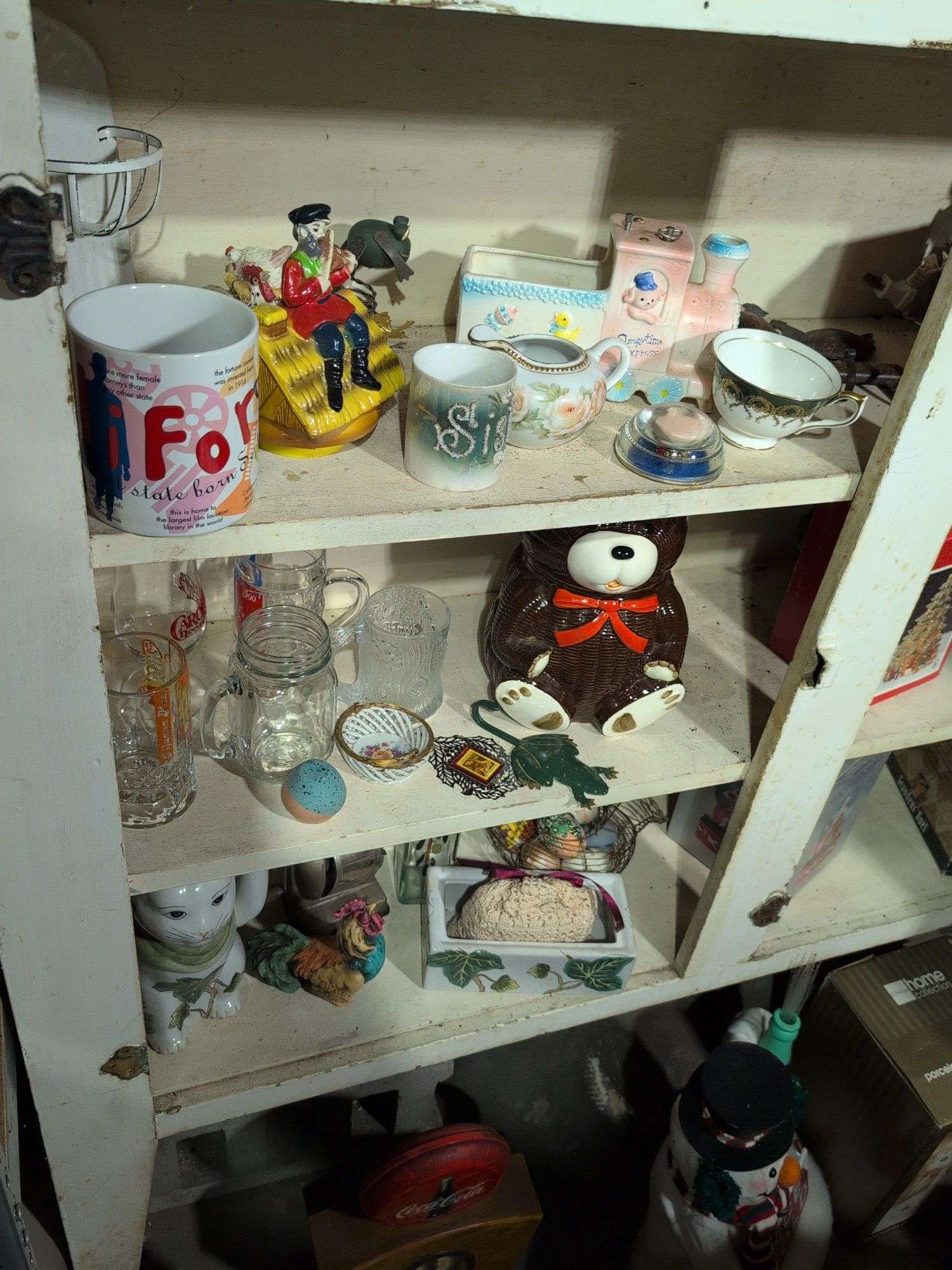 Christmas and other household decor - Christmas tree, figures, displays ...