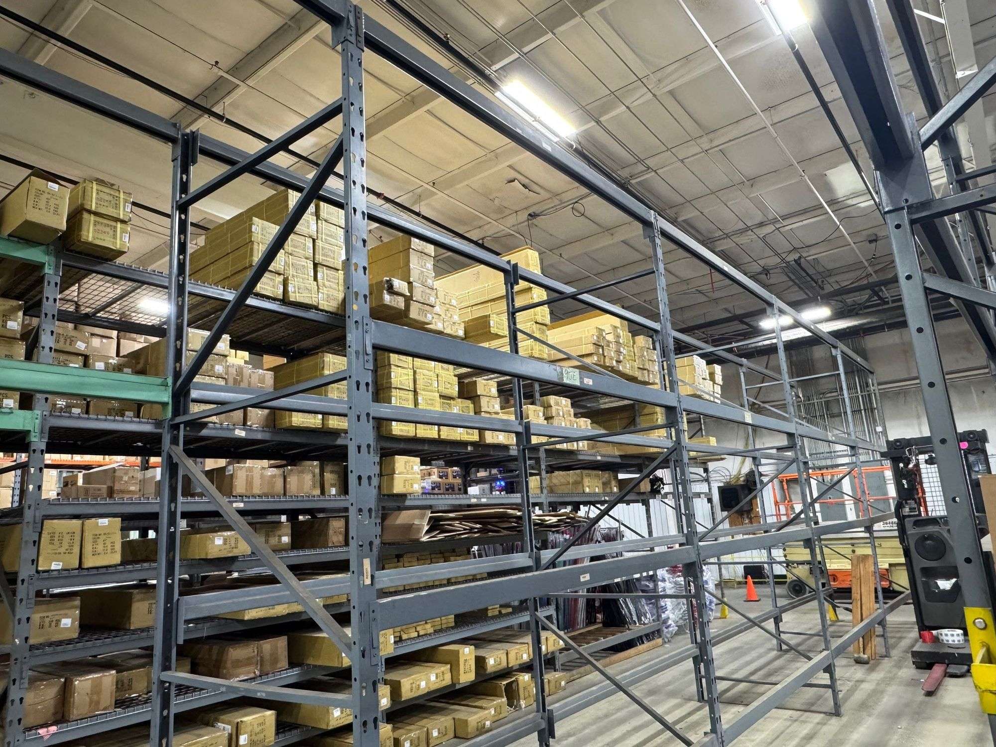 32' of Pallet Racking - (5) - 48"x12' Uprights - (32) - 96" Beams ...