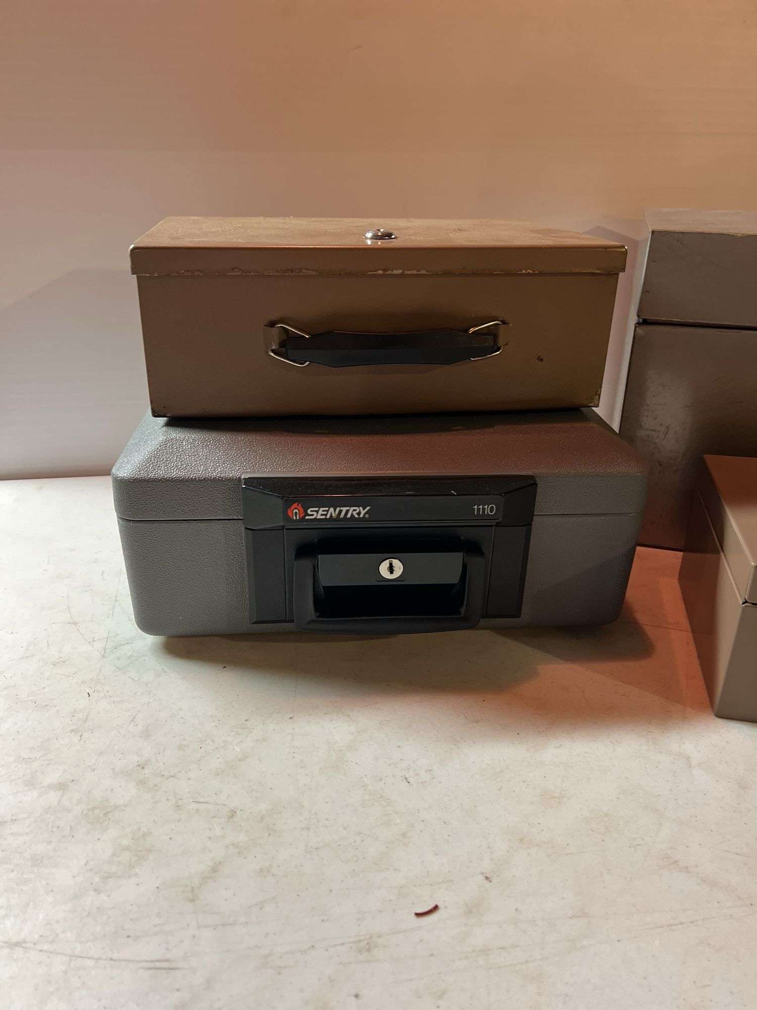 Sentry fire safe- no key, metal boxes - Kaufman Realty & Auctions