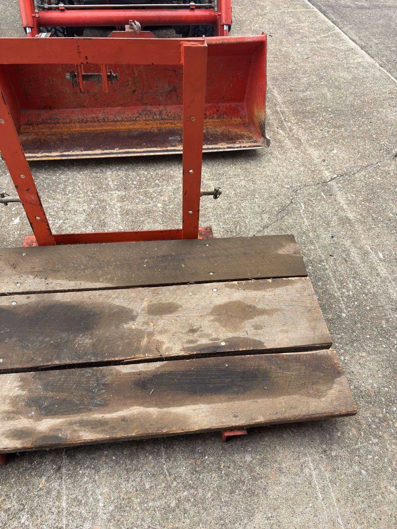 Orange 3pt Tractor Platform - Kaufman Realty & Auctions