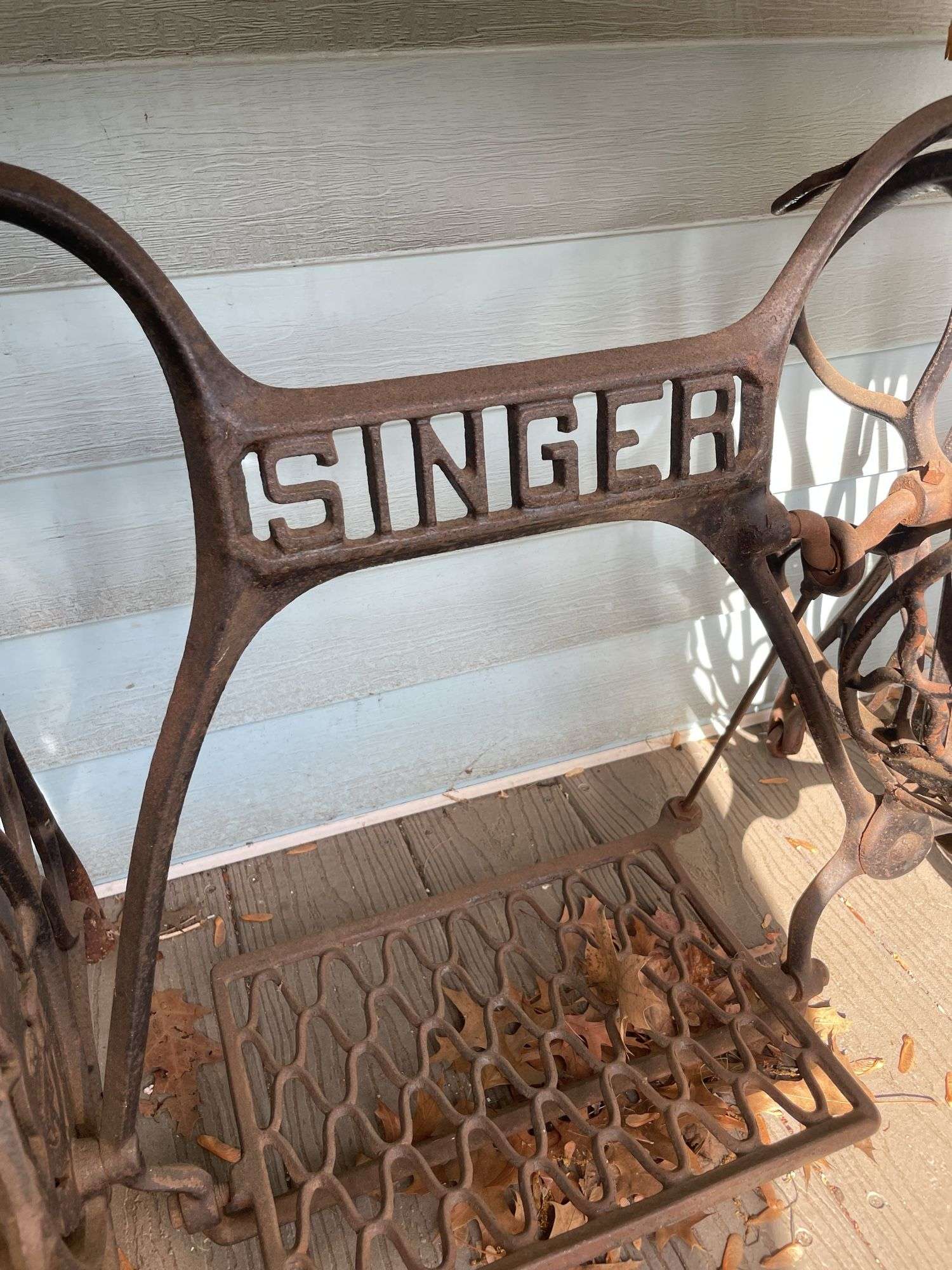 Singer sewing stand and vases - Kaufman Realty & Auctions