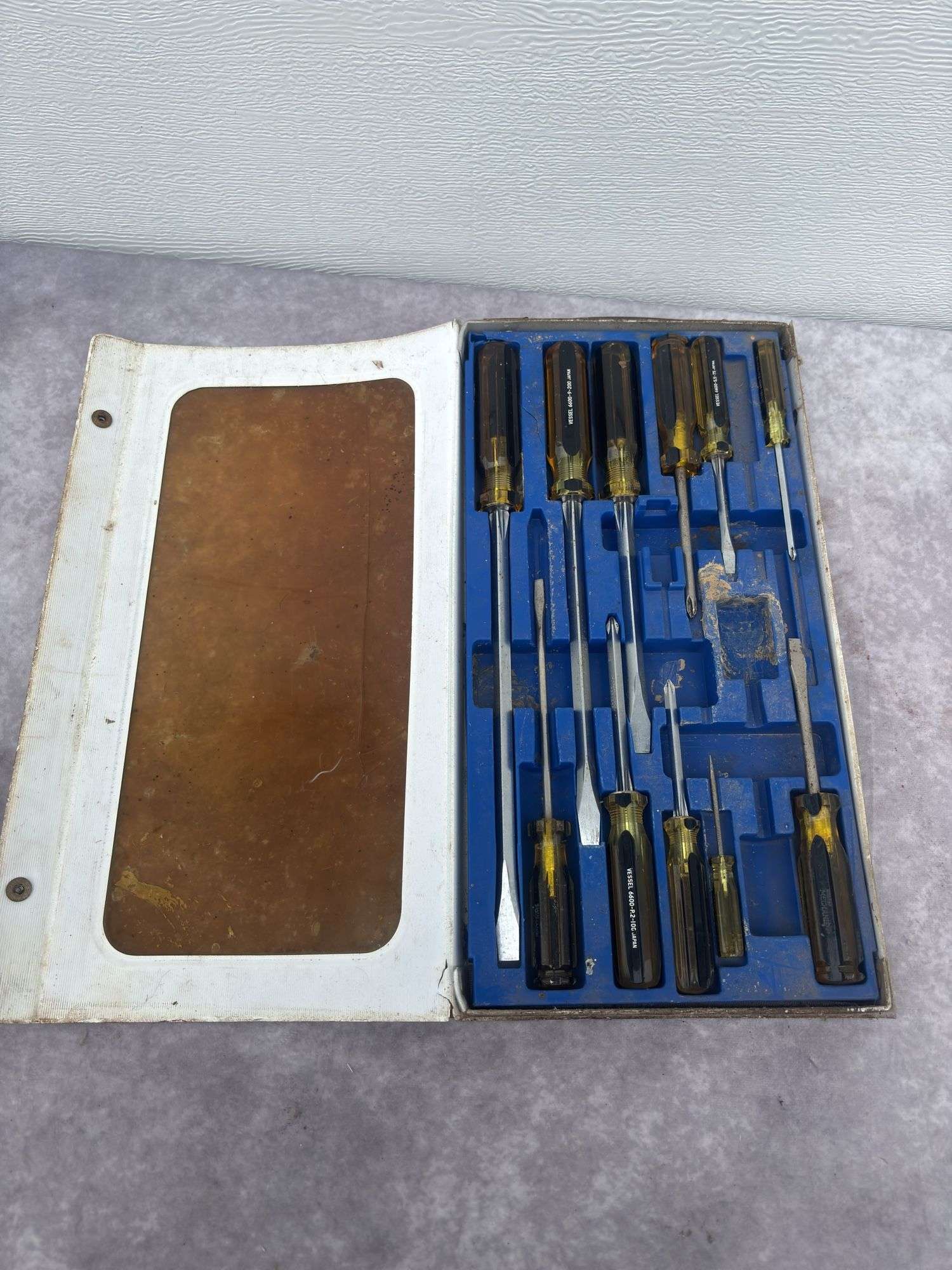 Vessel Screwdriver Set - Kaufman Realty & Auctions