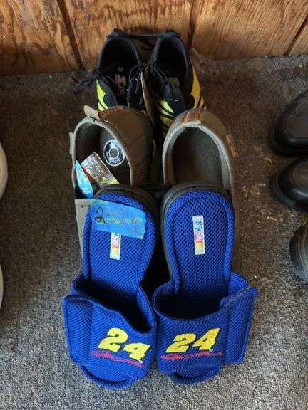 OZARK TRAIL SLIPPERS (SZ 9-10), DEARFORMS SLIPPER (SZ 9 - NASCAR), AND ...