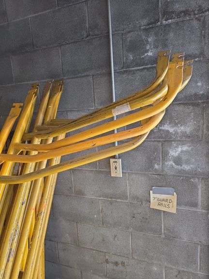 7ft scaffolding guard rail - Kaufman Realty & Auctions