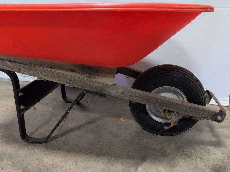22" tall wheelbarrow - Kaufman Realty & Auctions