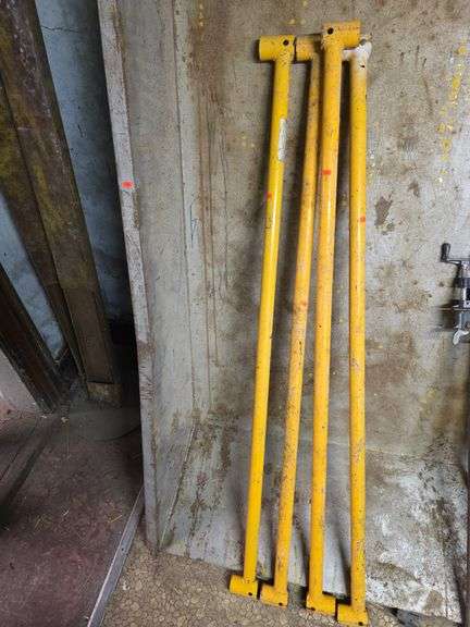 4 scaffolding rails - Kaufman Realty & Auctions