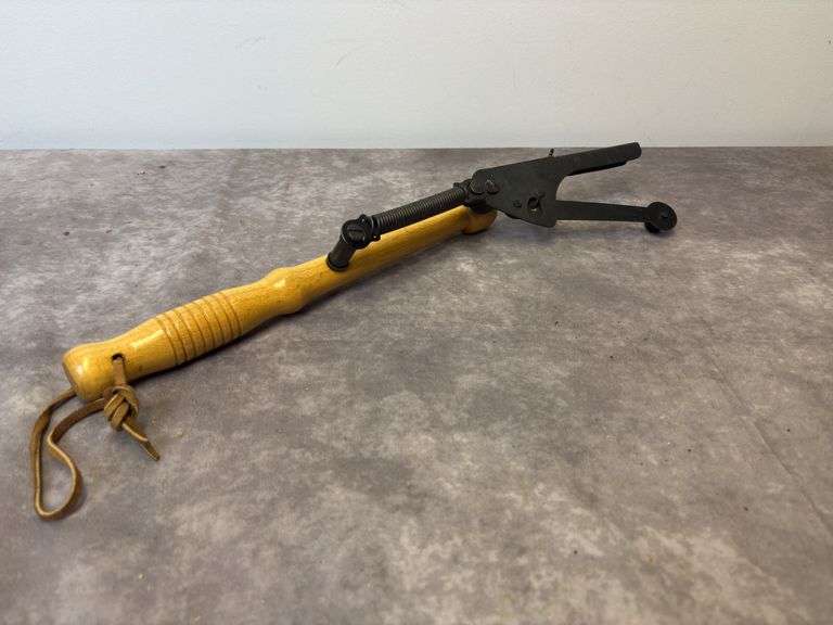 Vintage Clay Pigeon Thrower - Kaufman Realty & Auctions