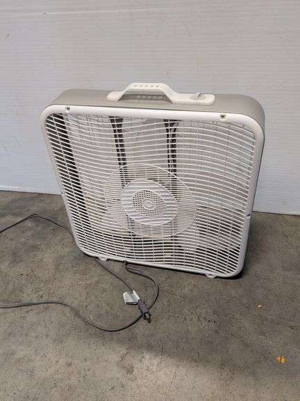 Electric box fan - works - Kaufman Realty & Auctions