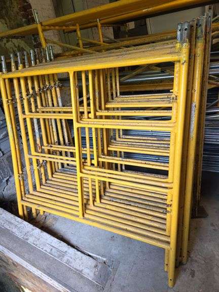 5x5 scaffolding set w/7ft braces - Kaufman Realty & Auctions